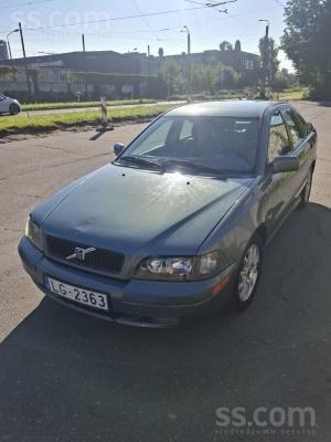 Green Volvo S40 2003 in Riga, with an engine capacity of 1.90 L and mileage of 304 thousand km for 1050 €, photo 4 on AUTOMOTO.COM.LV
