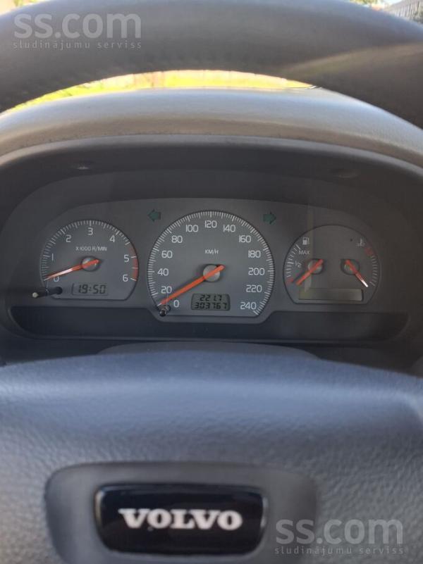 Green Volvo S40 2003 in Riga, with an engine capacity of 1.90 L and mileage of 304 thousand km for 1050 €, photo 7 on AUTOMOTO.COM.LV