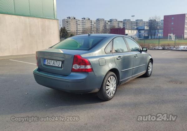 Green Volvo S40 2004 in Tallinn, with an engine capacity of 2.40 L and mileage of 280 thousand km for 1499 €, photo 4 on AUTOMOTO.COM.LV