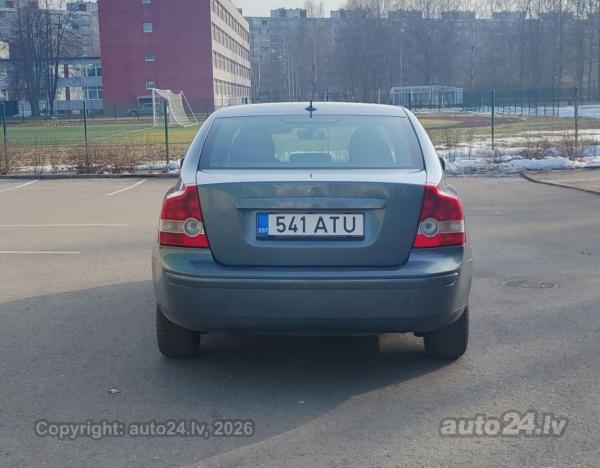 Green Volvo S40 2004 in Tallinn, with an engine capacity of 2.40 L and mileage of 280 thousand km for 1499 €, photo 5 on AUTOMOTO.COM.LV
