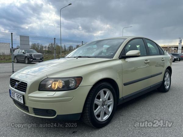 Green Volvo S40 2004 in Tallinn, with an engine capacity of 2.40 L and mileage of 221 thousand km for 2390 €, photo 1 on AUTOMOTO.COM.LV