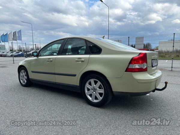 Green Volvo S40 2004 in Tallinn, with an engine capacity of 2.40 L and mileage of 221 thousand km for 2390 €, photo 2 on AUTOMOTO.COM.LV
