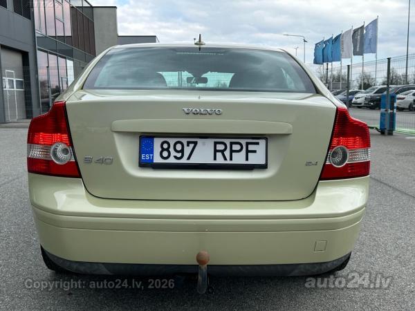 Green Volvo S40 2004 in Tallinn, with an engine capacity of 2.40 L and mileage of 221 thousand km for 2390 €, photo 4 on AUTOMOTO.COM.LV