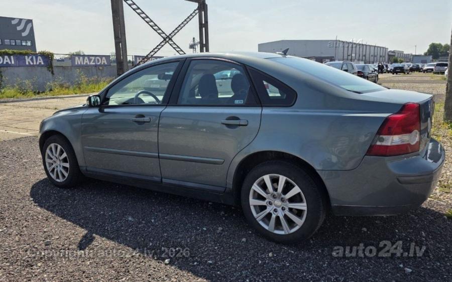 Green Volvo S40 2004 in Tallinn, with an engine capacity of 2.40 L and mileage of 259 thousand km for 699 €, photo 5 on AUTOMOTO.COM.LV