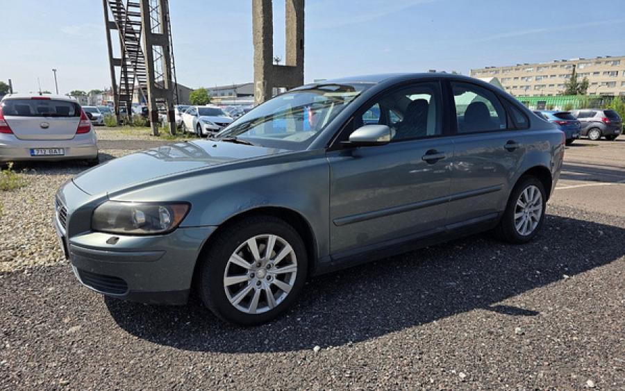 Green Volvo S40 2004 in Tallinn, with an engine capacity of 2.40 L and mileage of 259 thousand km for 699 €, photo 3 on AUTOMOTO.COM.LV
