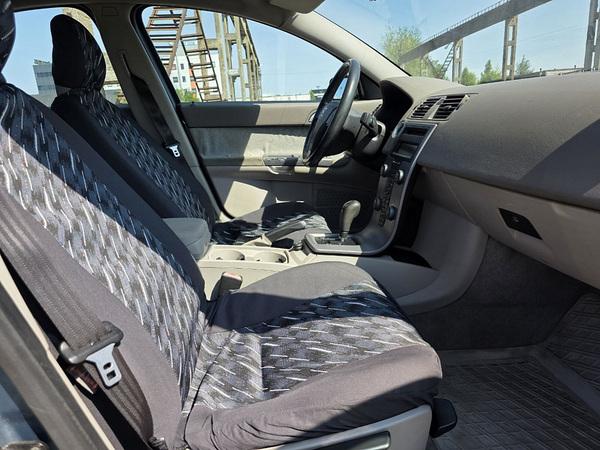 Zaļš Volvo S40 2004 Tallina, ar dzinēja tilpumu 2.40 L un nobraukumu 259 tūkst. km par 699 €, foto 5 vietnē AUTOMOTO.COM.LV