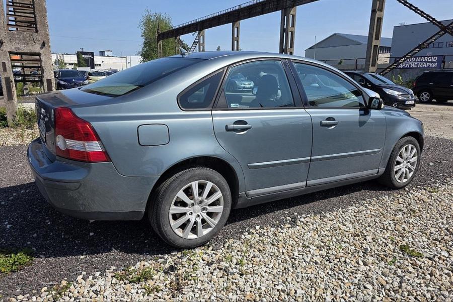 Green Volvo S40 2004 in Tallinn, with an engine capacity of 2.40 L and mileage of 259 thousand km for 699 €, photo 10 on AUTOMOTO.COM.LV