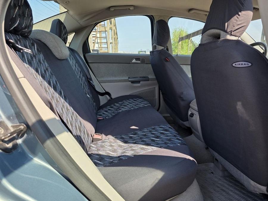 Green Volvo S40 2004 in Tallinn, with an engine capacity of 2.40 L and mileage of 259 thousand km for 699 €, photo 13 on AUTOMOTO.COM.LV
