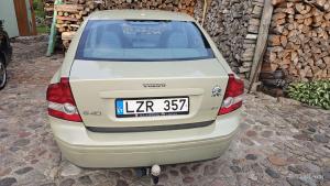 Zaļš Volvo S40 2004 Viļņa, ar dzinēja tilpumu 2.40 L un nobraukumu 275 tūkst. km par 600 €, foto 4 vietnē AUTOMOTO.COM.LV