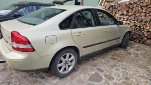 Zaļš Volvo S40 2004 Viļņa, ar dzinēja tilpumu 2.40 L un nobraukumu 275 tūkst. km par 600 €, foto 5 vietnē AUTOMOTO.COM.LV