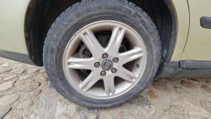 Zaļš Volvo S40 2004 Viļņa, ar dzinēja tilpumu 2.40 L un nobraukumu 275 tūkst. km par 600 €, foto 9 vietnē AUTOMOTO.COM.LV
