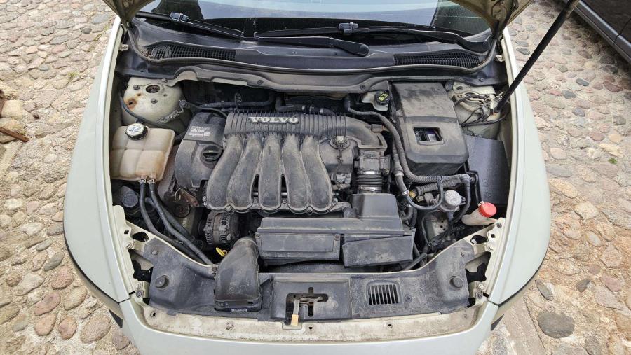 Zaļš Volvo S40 2004 Viļņa, ar dzinēja tilpumu 2.40 L un nobraukumu 275 tūkst. km par 600 €, foto 16 vietnē AUTOMOTO.COM.LV