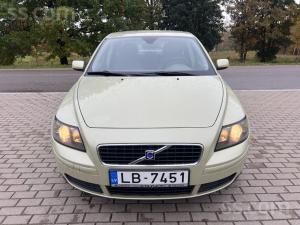 Zaļš Volvo S40 2004 Limbaži, ar dzinēja tilpumu 2.40 L un nobraukumu 183 tūkst. km par 2450 €, foto 3 vietnē AUTOMOTO.COM.LV