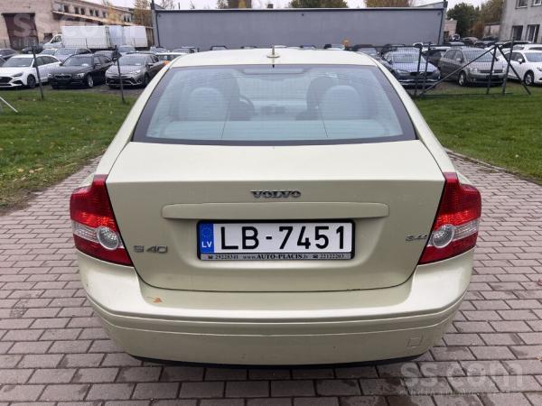 Green Volvo S40 2004 in Limbazi, with an engine capacity of 2.40 L and mileage of 183 thousand km for 2450 €, photo 6 on AUTOMOTO.COM.LV