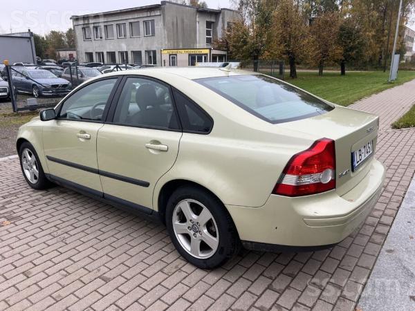 Green Volvo S40 2004 in Limbazi, with an engine capacity of 2.40 L and mileage of 183 thousand km for 2450 €, photo 7 on AUTOMOTO.COM.LV