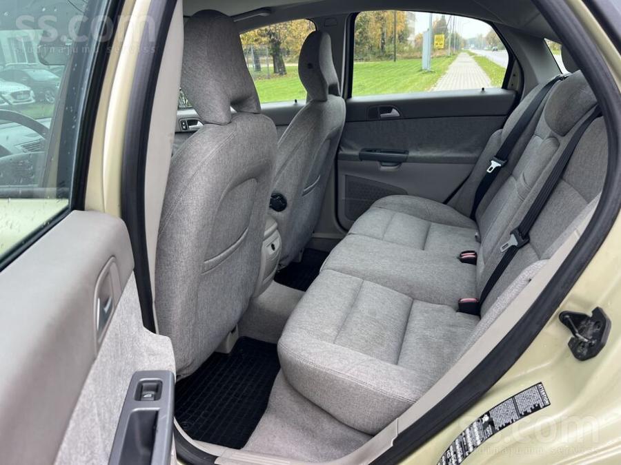 Zaļš Volvo S40 2004 Limbaži, ar dzinēja tilpumu 2.40 L un nobraukumu 183 tūkst. km par 2450 €, foto 10 vietnē AUTOMOTO.COM.LV