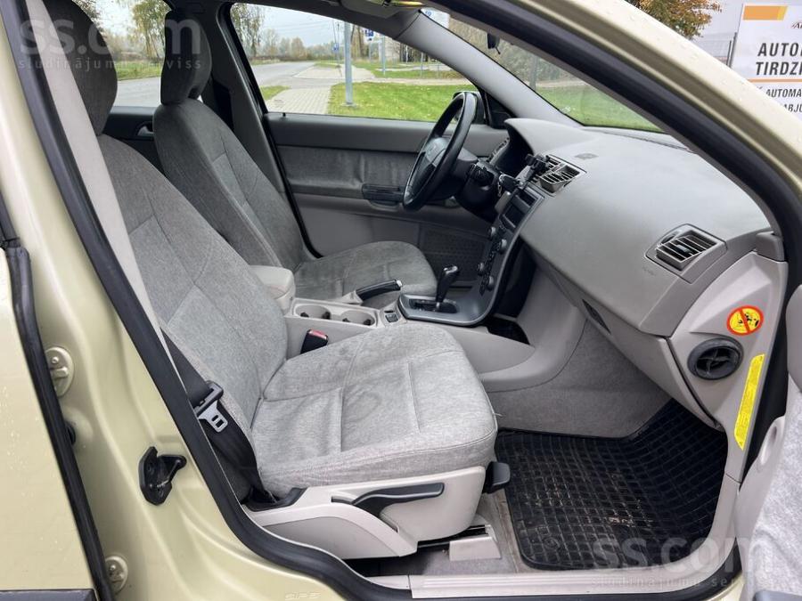 Zaļš Volvo S40 2004 Limbaži, ar dzinēja tilpumu 2.40 L un nobraukumu 183 tūkst. km par 2450 €, foto 11 vietnē AUTOMOTO.COM.LV