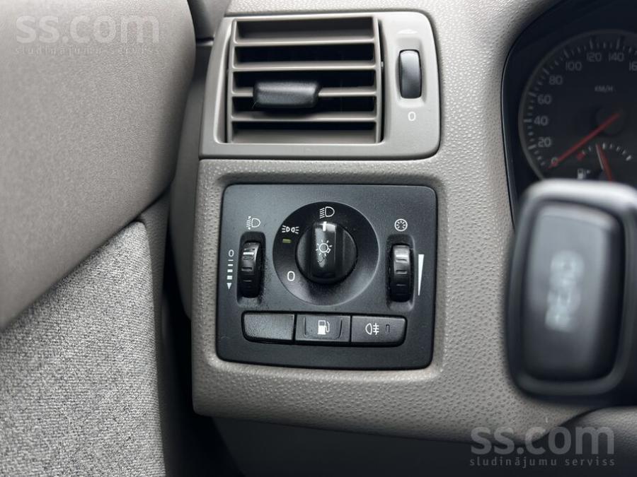 Zaļš Volvo S40 2004 Limbaži, ar dzinēja tilpumu 2.40 L un nobraukumu 183 tūkst. km par 2450 €, foto 20 vietnē AUTOMOTO.COM.LV