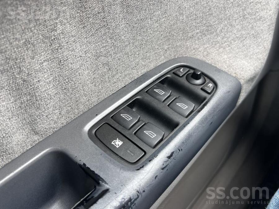 Zaļš Volvo S40 2004 Limbaži, ar dzinēja tilpumu 2.40 L un nobraukumu 183 tūkst. km par 2450 €, foto 21 vietnē AUTOMOTO.COM.LV