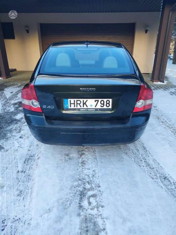Green Volvo S40 2005 in Siauliai, with an engine capacity of 2.44 L and mileage of 259 thousand km for 1650 €, photo 3 on AUTOMOTO.COM.LV