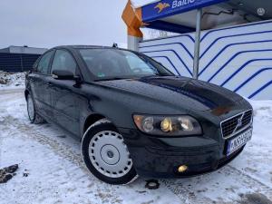 Zaļš Volvo S40 2005 Viļņa, ar dzinēja tilpumu 2.40 L un nobraukumu 249 tūkst. km par 2600 €, foto  vietnē AUTOMOTO.COM.LV