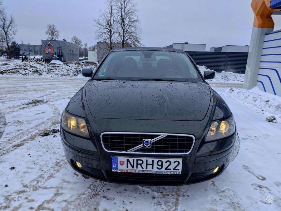 Zaļš Volvo S40 2005 Viļņa, ar dzinēja tilpumu 2.40 L un nobraukumu 249 tūkst. km par 2600 €, foto 3 vietnē AUTOMOTO.COM.LV