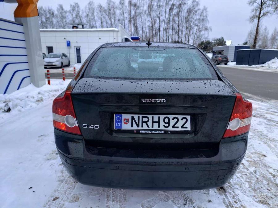 Zaļš Volvo S40 2005 Viļņa, ar dzinēja tilpumu 2.40 L un nobraukumu 249 tūkst. km par 2600 €, foto 7 vietnē AUTOMOTO.COM.LV