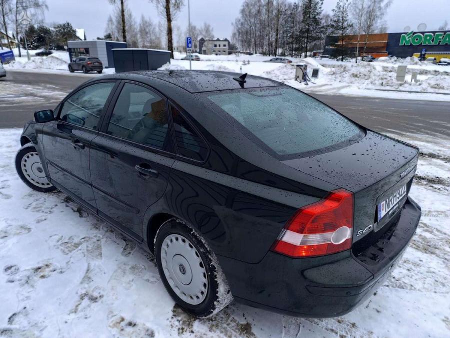 Zaļš Volvo S40 2005 Viļņa, ar dzinēja tilpumu 2.40 L un nobraukumu 249 tūkst. km par 2600 €, foto 11 vietnē AUTOMOTO.COM.LV