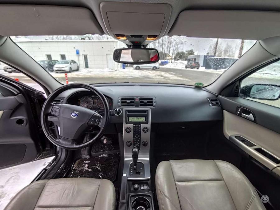 Zaļš Volvo S40 2005 Viļņa, ar dzinēja tilpumu 2.40 L un nobraukumu 249 tūkst. km par 2600 €, foto 15 vietnē AUTOMOTO.COM.LV