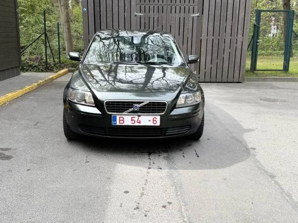 Green Volvo S40 2006 in Riga, with an engine capacity of 1.80 L and mileage of 314 thousand km for 1590 €, photo 2 on AUTOMOTO.COM.LV