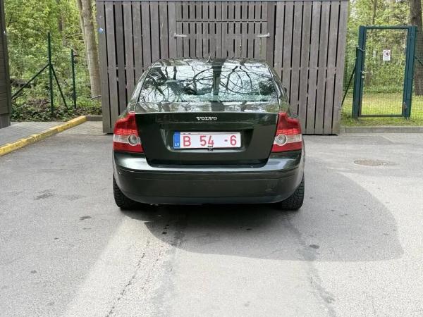Green Volvo S40 2006 in Riga, with an engine capacity of 1.80 L and mileage of 314 thousand km for 1590 €, photo 5 on AUTOMOTO.COM.LV