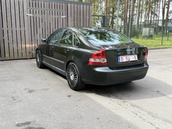Green Volvo S40 2006 in Riga, with an engine capacity of 1.80 L and mileage of 314 thousand km for 1590 €, photo 6 on AUTOMOTO.COM.LV