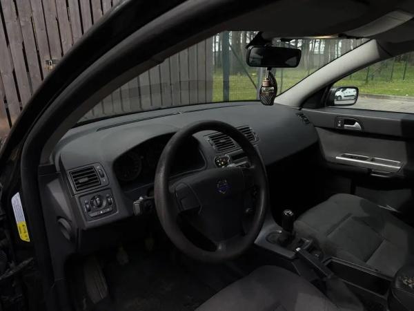 Green Volvo S40 2006 in Riga, with an engine capacity of 1.80 L and mileage of 314 thousand km for 1590 €, photo 7 on AUTOMOTO.COM.LV