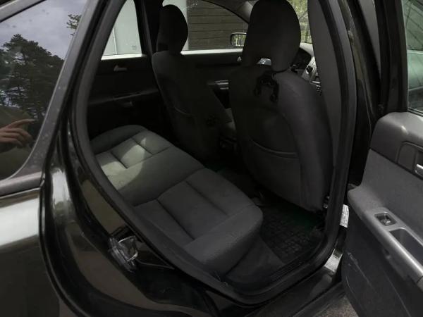 Green Volvo S40 2006 in Riga, with an engine capacity of 1.80 L and mileage of 314 thousand km for 1590 €, photo 10 on AUTOMOTO.COM.LV