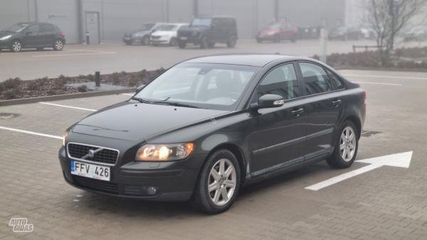 Green Volvo S40 2007 in Vilnius, with an engine capacity of 2.40 L and mileage of 426 thousand km for 2350 €, photo 1 on AUTOMOTO.COM.LV