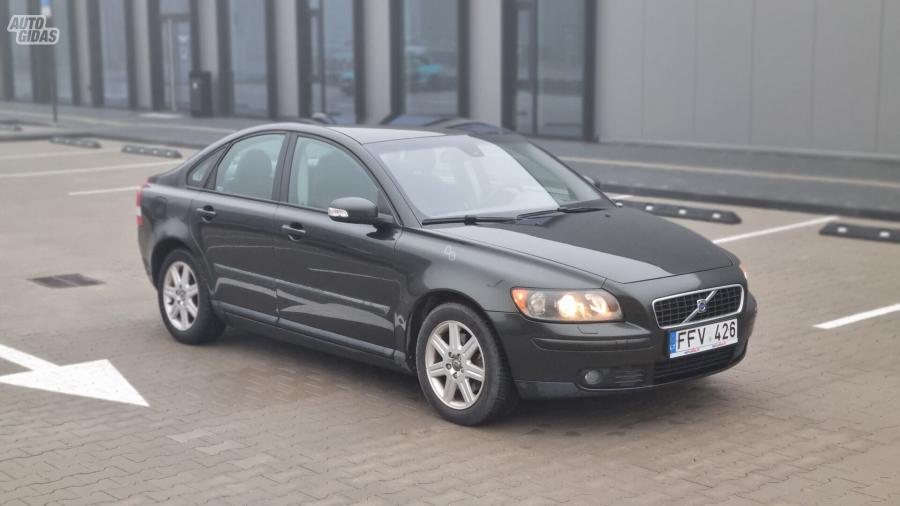 Green Volvo S40 2007 in Vilnius, with an engine capacity of 2.40 L and mileage of 426 thousand km for 2350 €, photo 6 on AUTOMOTO.COM.LV