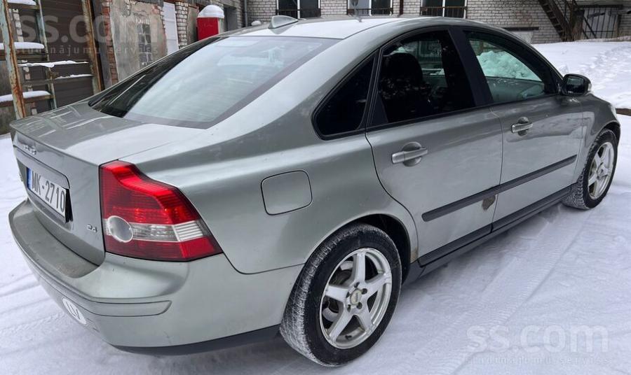 Зеленый Вольво С40 2007 в Рига, объемом двигателя 2.40 л и пробегом 225 тыс. км за 2500 €, фото 5 на AUTOMOTO.COM.LV