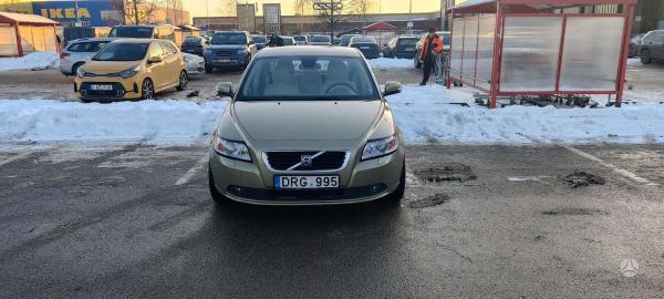 Green Volvo S40 2008 in Vilnius, with an engine capacity of 2.44 L and mileage of 94 thousand km for 3999 €, photo 4 on AUTOMOTO.COM.LV
