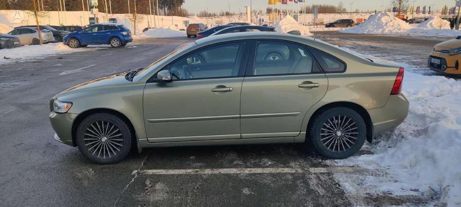 Green Volvo S40 2008 in Vilnius, with an engine capacity of 2.44 L and mileage of 94 thousand km for 3999 €, photo 5 on AUTOMOTO.COM.LV