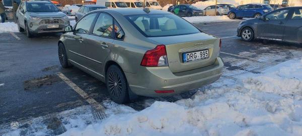 Green Volvo S40 2008 in Vilnius, with an engine capacity of 2.44 L and mileage of 94 thousand km for 3999 €, photo 6 on AUTOMOTO.COM.LV