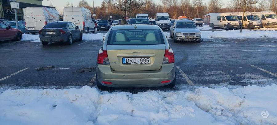 Green Volvo S40 2008 in Vilnius, with an engine capacity of 2.44 L and mileage of 94 thousand km for 3999 €, photo 7 on AUTOMOTO.COM.LV