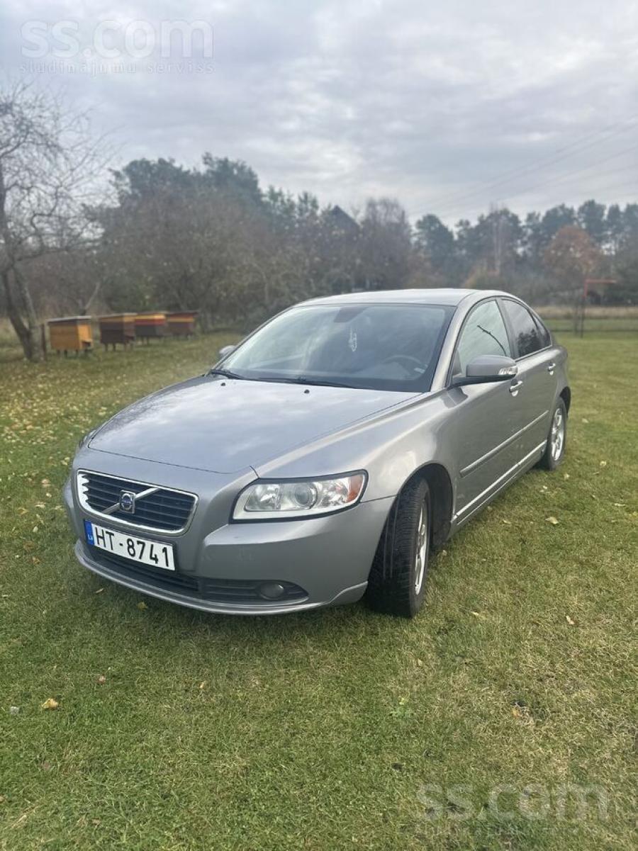 Grey Volvo S40 2008 in Talsi, with an engine capacity of 1.60 L and mileage of 301 thousand km for 1900 €, photo 1 on AUTOMOTO.COM.LV