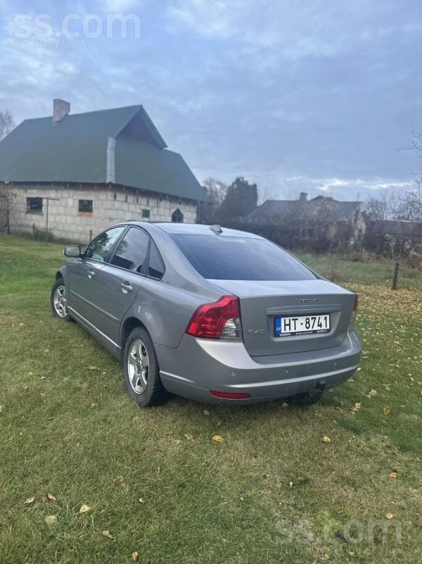 Pelēks Volvo S40 2008 Talsi, ar dzinēja tilpumu 1.60 L un nobraukumu 301 tūkst. km par 1900 €, foto 2 vietnē AUTOMOTO.COM.LV