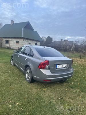 Grey Volvo S40 2008 in Talsi, with an engine capacity of 1.60 L and mileage of 301 thousand km for 1900 €, photo 3 on AUTOMOTO.COM.LV
