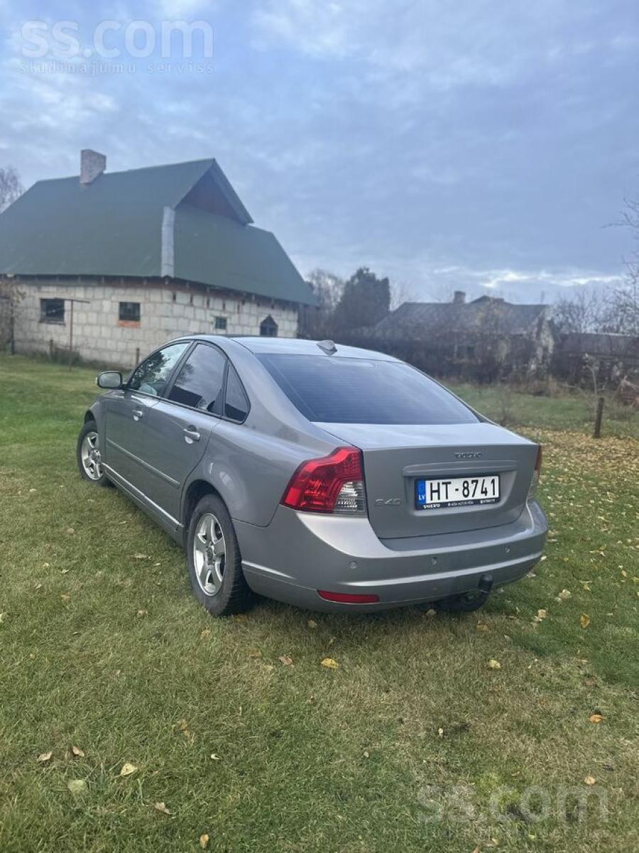Grey Volvo S40 2008 in Talsi, with an engine capacity of 1.60 L and mileage of 301 thousand km for 1900 €, photo 3 on AUTOMOTO.COM.LV
