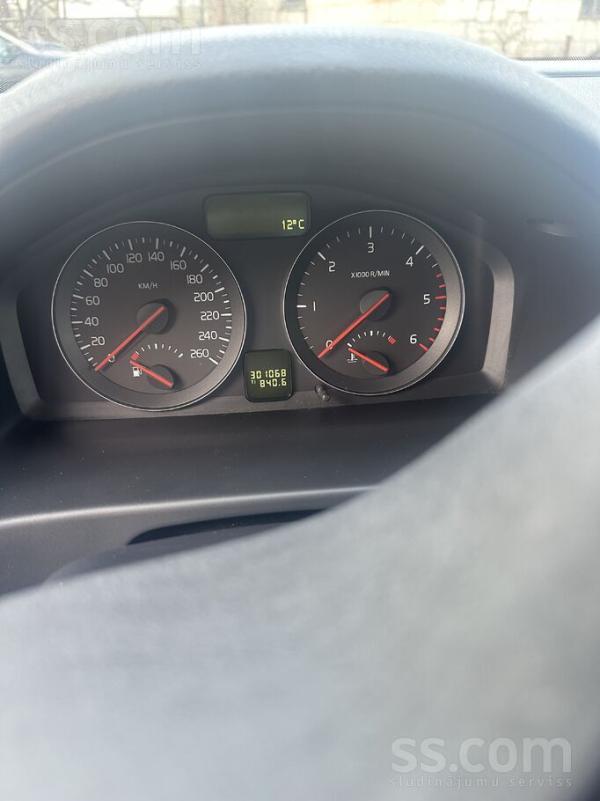 Grey Volvo S40 2008 in Talsi, with an engine capacity of 1.60 L and mileage of 301 thousand km for 1900 €, photo 3 on AUTOMOTO.COM.LV
