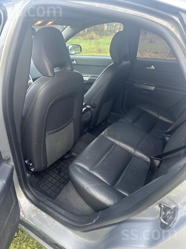 Grey Volvo S40 2008 in Talsi, with an engine capacity of 1.60 L and mileage of 301 thousand km for 1900 €, photo 5 on AUTOMOTO.COM.LV