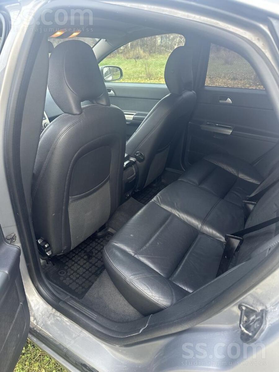 Grey Volvo S40 2008 in Talsi, with an engine capacity of 1.60 L and mileage of 301 thousand km for 1900 €, photo 6 on AUTOMOTO.COM.LV