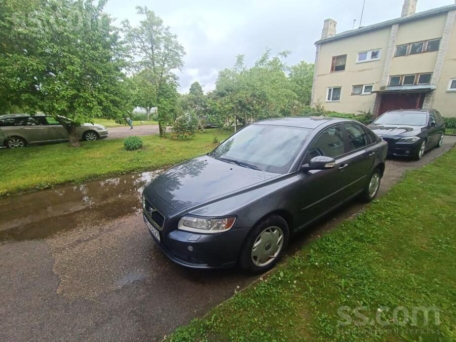 Grey Volvo S40 2008 in Dobele, with an engine capacity of 1.60 L and mileage of 203 thousand km for 2100 €, photo 1 on AUTOMOTO.COM.LV