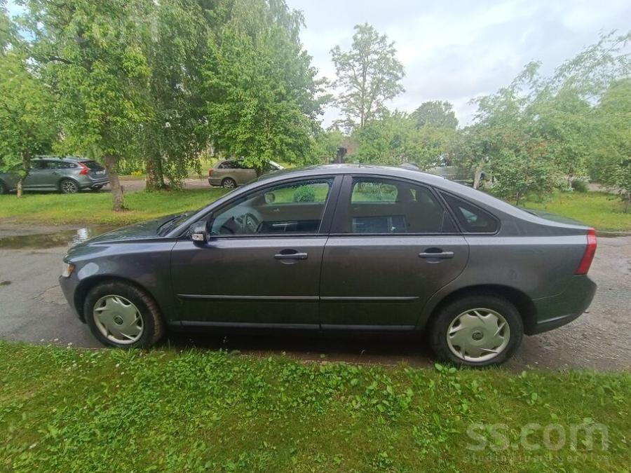 Grey Volvo S40 2008 in Dobele, with an engine capacity of 1.60 L and mileage of 203 thousand km for 2100 €, photo 3 on AUTOMOTO.COM.LV